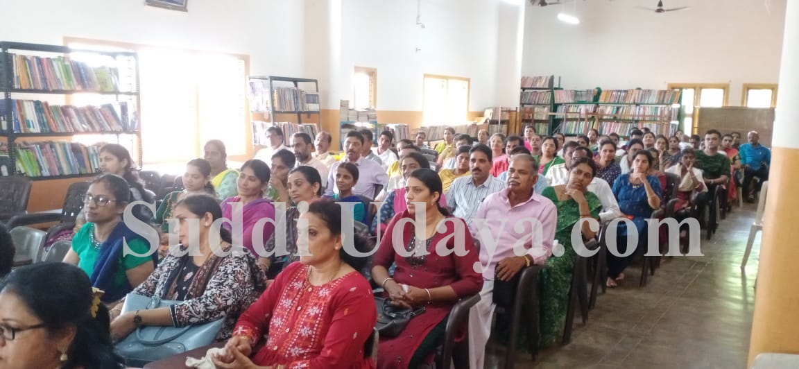 ಉಜಿರೆ: ಎಸ್ ಡಿಎಮ್ ಆಂಗ್ಲ ಮಾಧ್ಯಮ ಶಾಲೆಯಲ್ಲಿ ಪೋಷಕರ ಸಭೆ - Suddiudaya.com